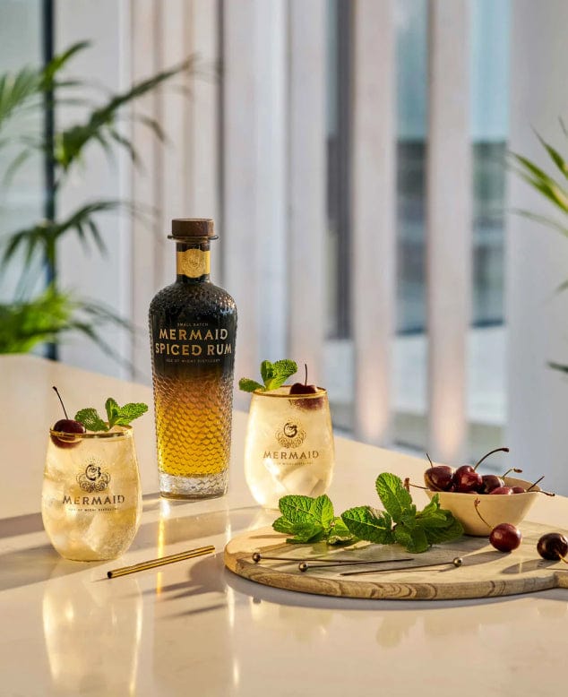 Gordon's Shimmer Berry Gin, 70 cl – The Bottle Club